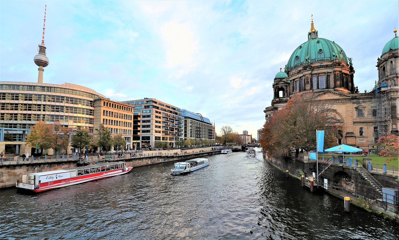 Berlin au fil de l'eau : croisières et activités nautiques estivales